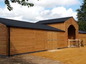L Shape Stable Block & Ride-Through Archway - Prime Stables