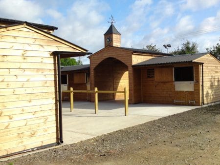 U Shape Stable Block With Ride-Through Archway - Prime Stables