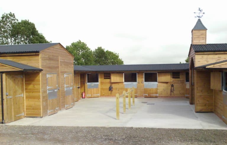 U Shape Stable Block With Ride-Through Archway - Prime Stables